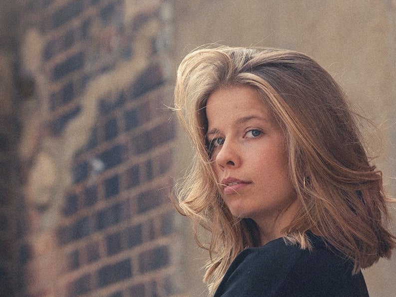 Book Imogen Rose, Singer & Cellist in London, UK | FixTheMusic