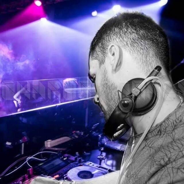 Book DJ Simon, Wedding DJ in Tuscany, Italy | FixTheMusic